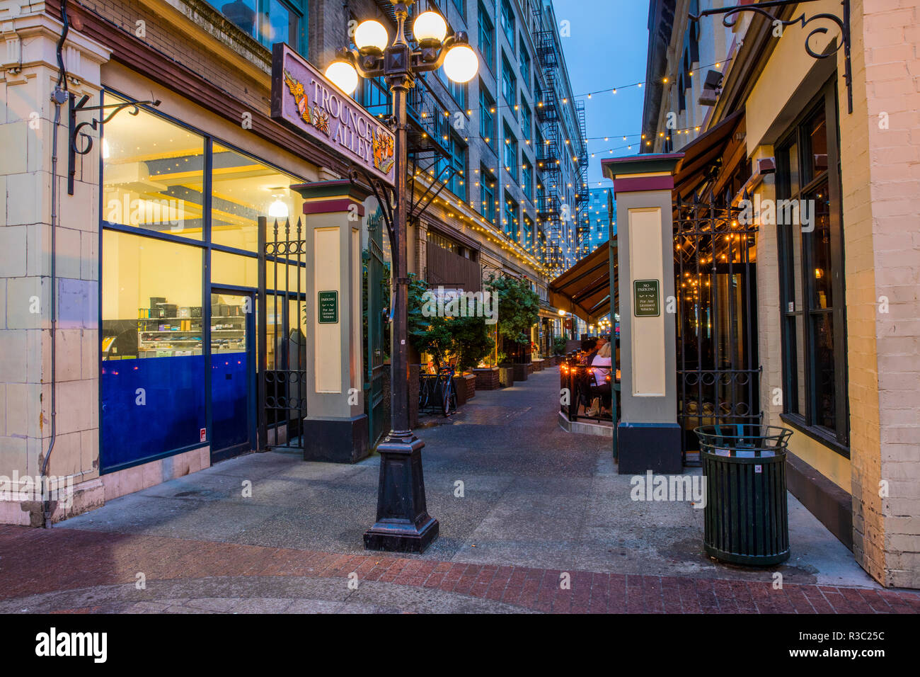 Victoria british columbia dusk hi-res stock photography and images - Alamy