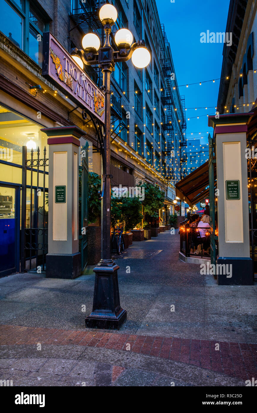 Victoria british columbia dusk hi-res stock photography and images - Alamy