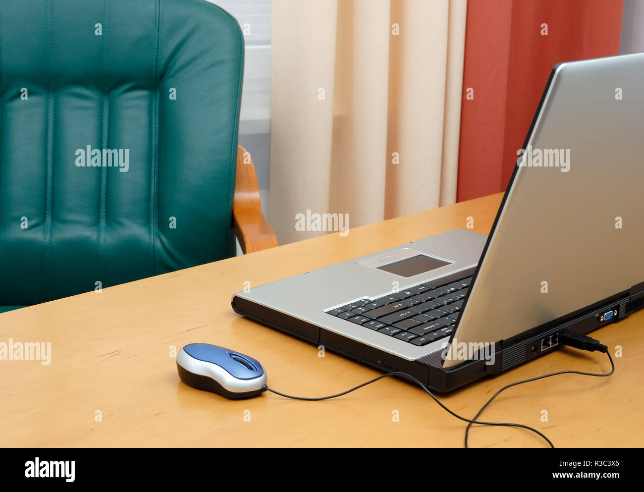 Technology in the workplace hi-res stock photography and images - Alamy