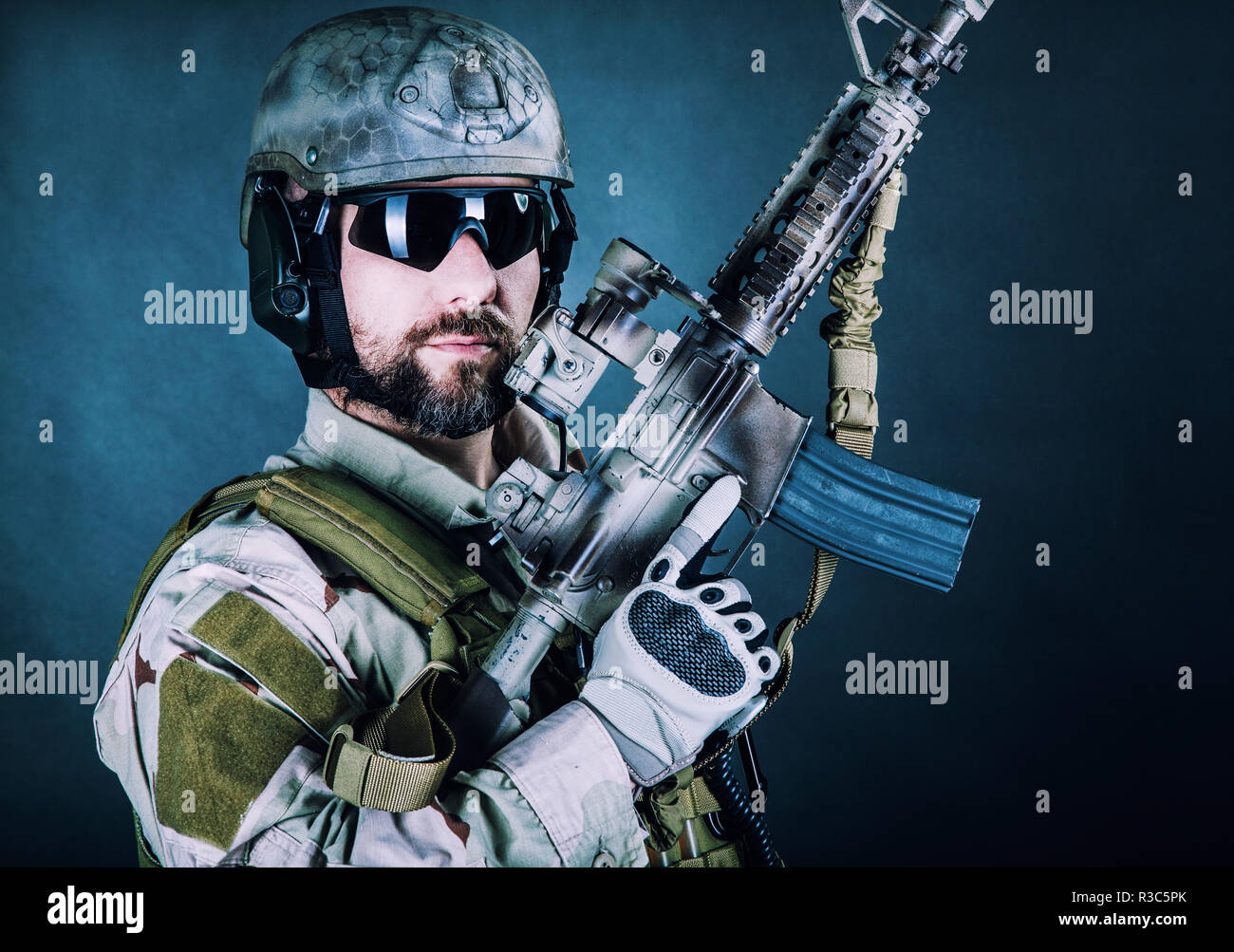 Bearded special warfare operator hi-res stock photography and images ...
