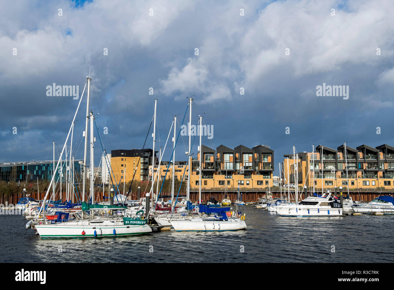 Cardiff bay yacht club hi-res stock photography and images - Alamy