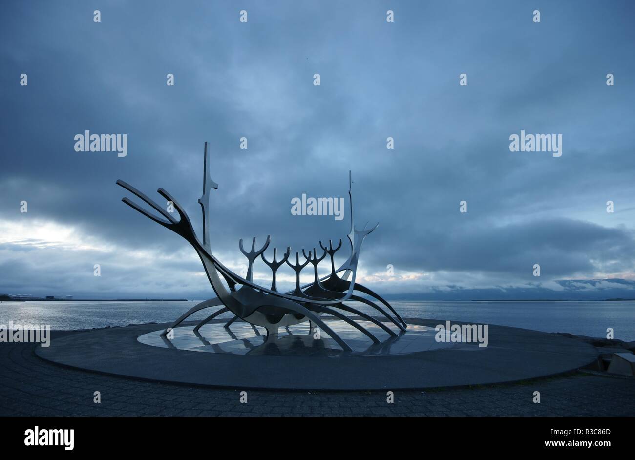 Solar rowing boat hi-res stock photography and images - Alamy