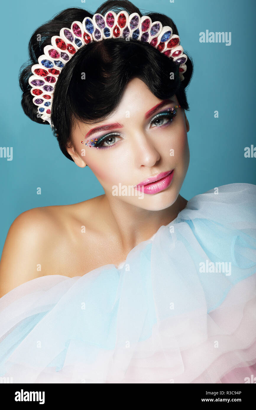 Frilled collar hi-res stock photography and images - Alamy