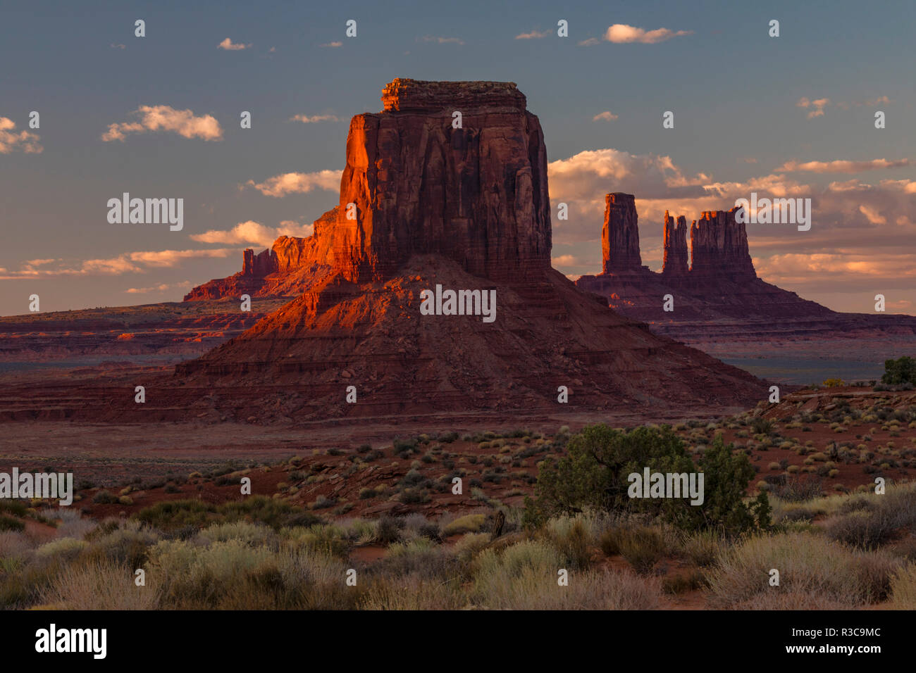 Famous buttes of Monument Valley at sunset, Arizona Stock Photo - Alamy