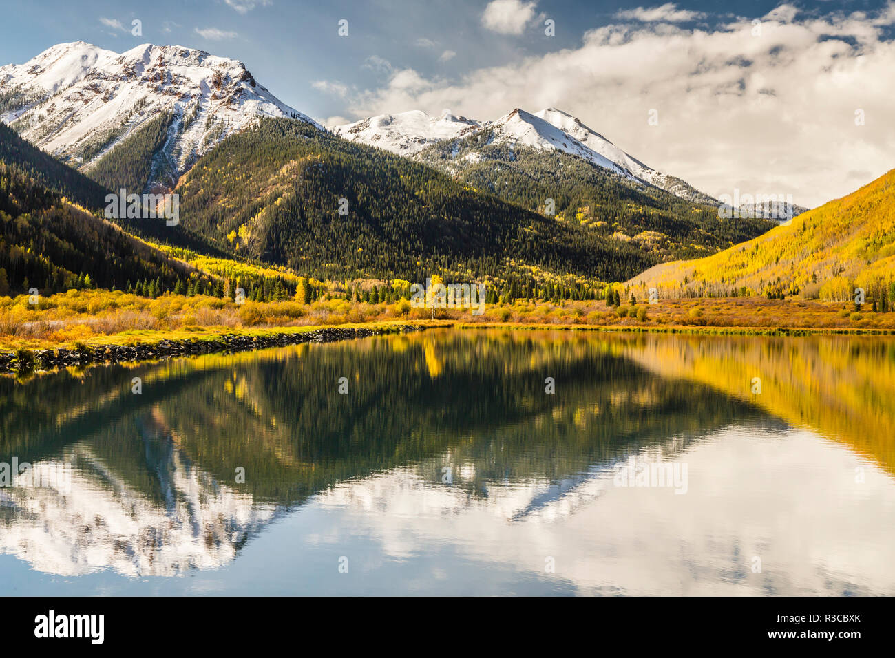 Red mountain pass hi-res stock photography and images - Alamy