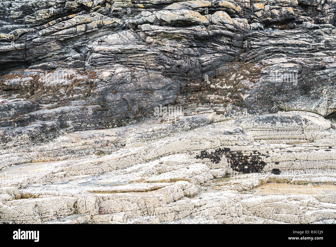 Rock formations on scottish coast hi-res stock photography and images ...