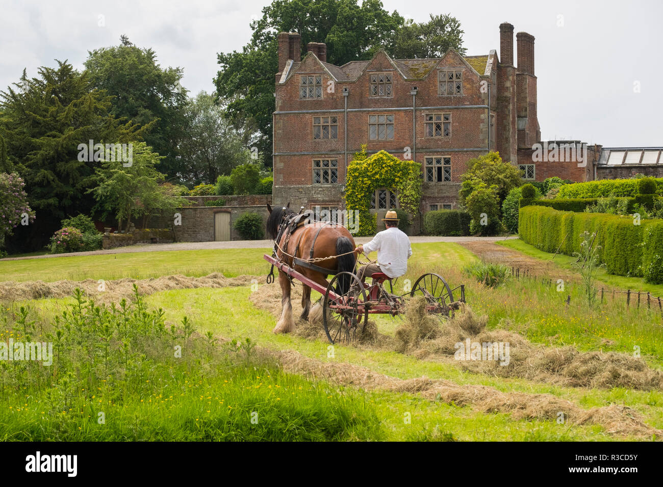Victorian farm worker hi-res stock photography and images - Alamy