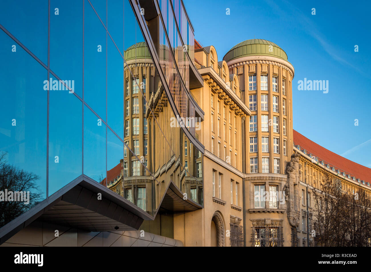 German library hi-res stock photography and images - Alamy