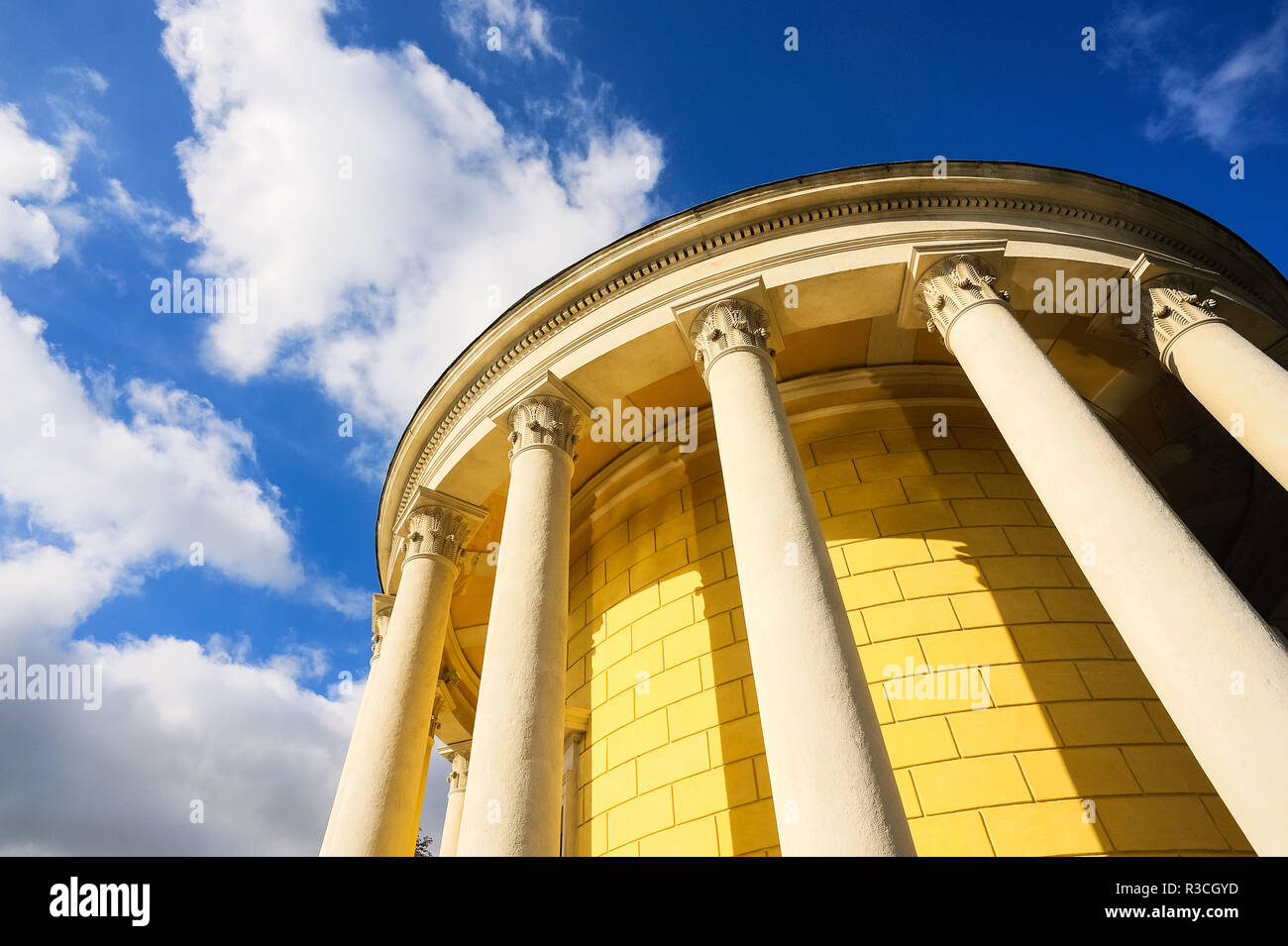 Round greek temple hi-res stock photography and images - Alamy
