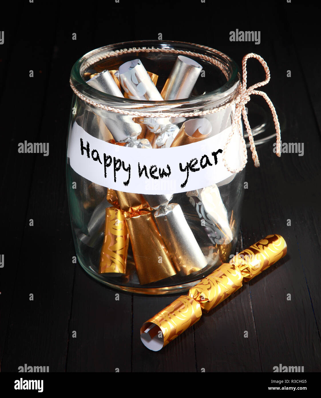 Open christmas cracker table hi-res stock photography and images - Alamy