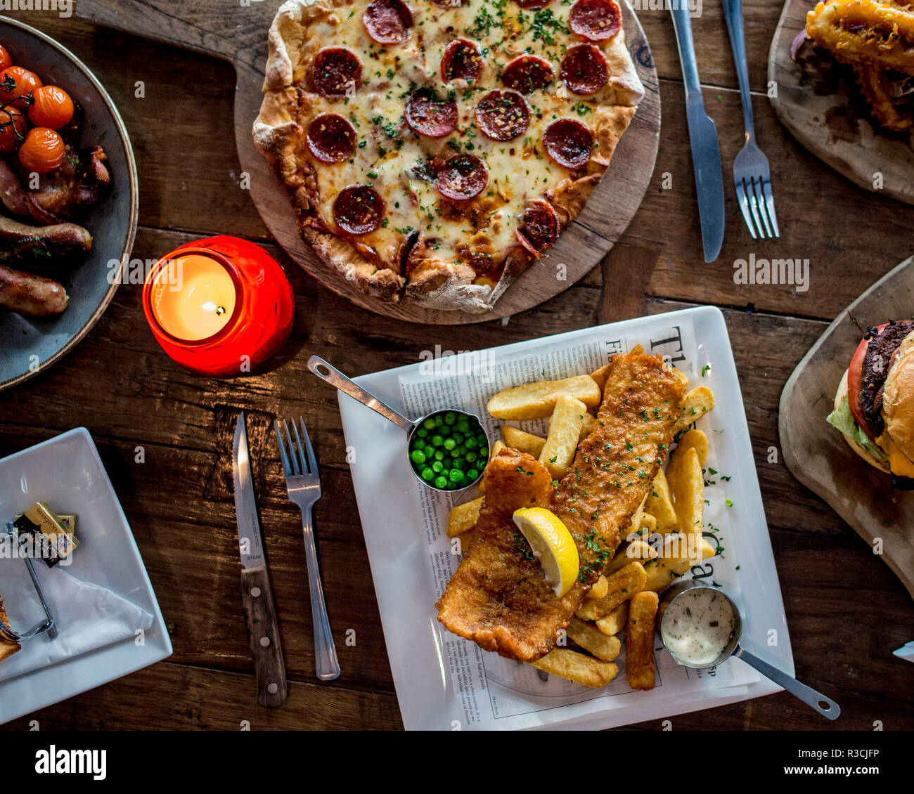 Pub food bistro hi-res stock photography and images - Alamy