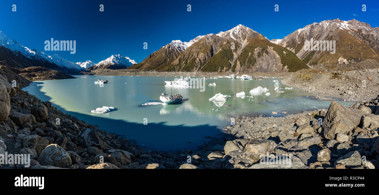 Blue Lakes and the mountains on the Tasman Valley Walk and Tasman ...