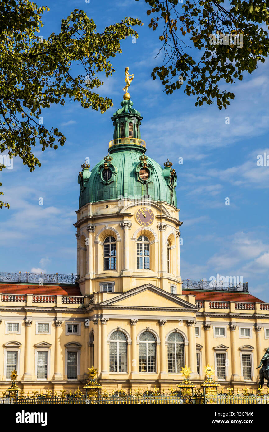 William gates building hi-res stock photography and images - Alamy