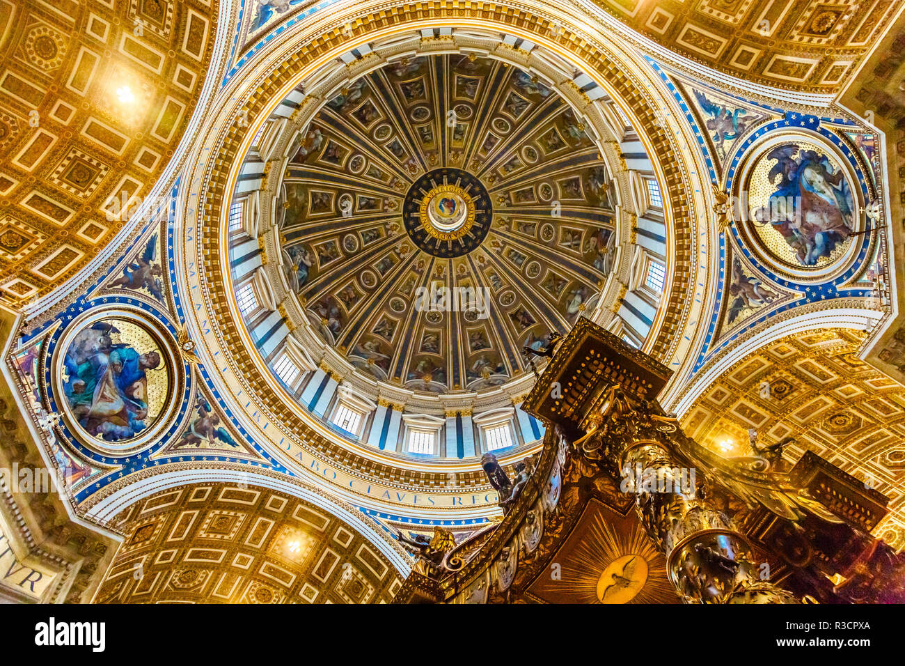 Michelangelo Dome Baldacchino, Altar, Saint Peter's Basilica, Vatican ...