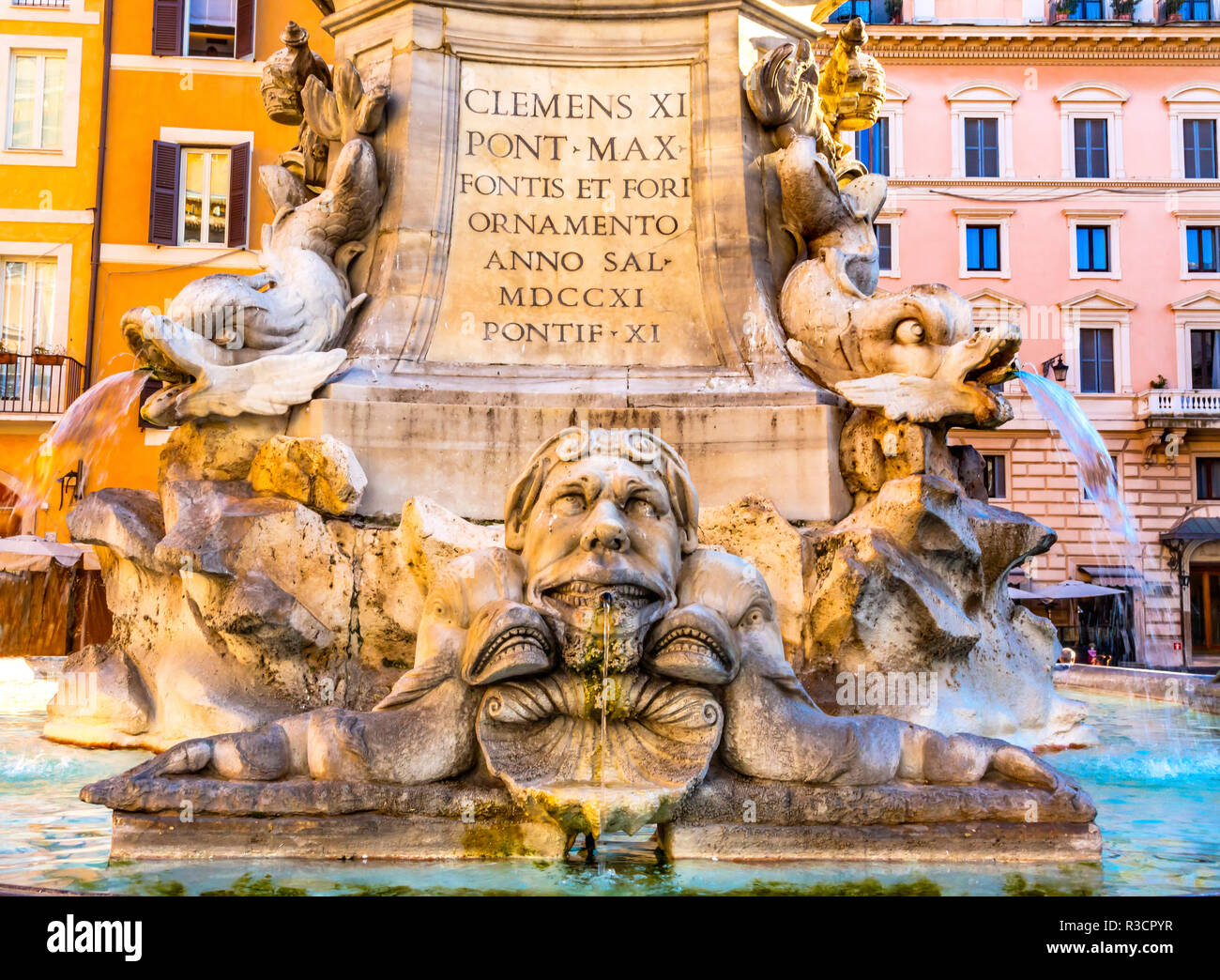 Della Porta Fountain, Piazza della Rotonda, Pantheon at night, Rome ...