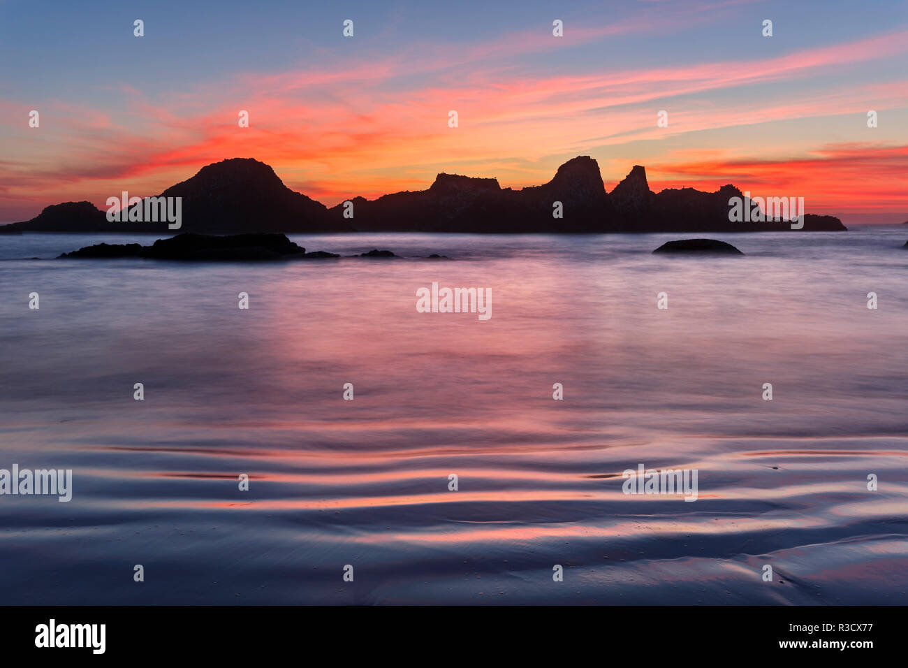 Seastack at sunset, from Seal Rock State Park, Oregon Stock Photo - Alamy