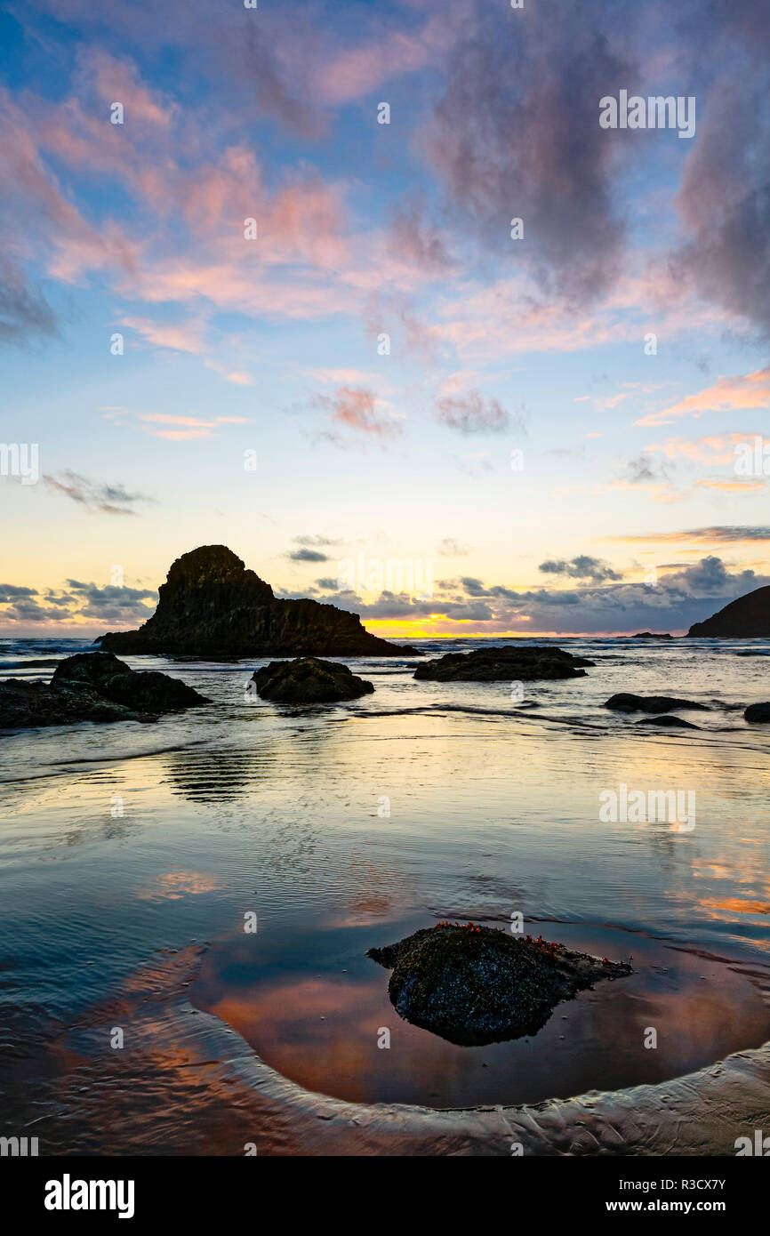 Beach and sea stacks at sunset, Indian Beach, Ecola State Park, Oregon ...
