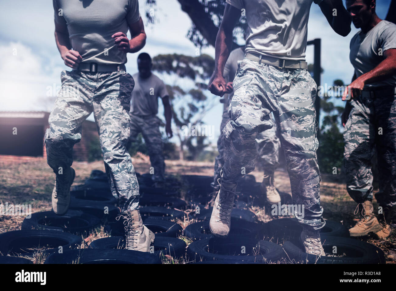 Soldiers training obstacle hi-res stock photography and images - Alamy