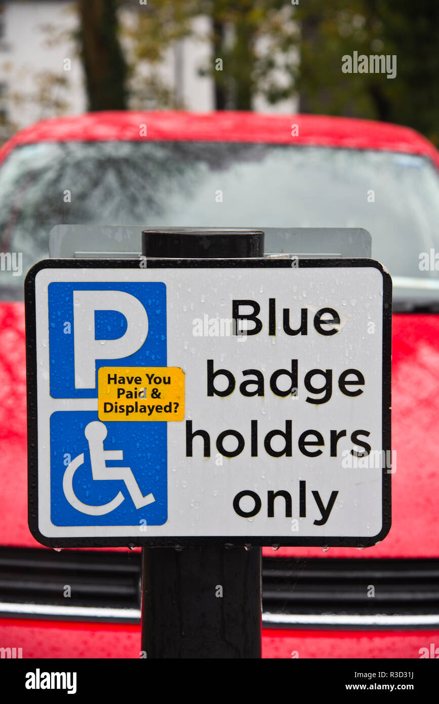 Disabled driver signs hi-res stock photography and images - Alamy