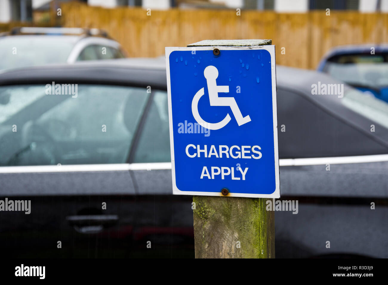 Disabled driver signs hi-res stock photography and images - Alamy