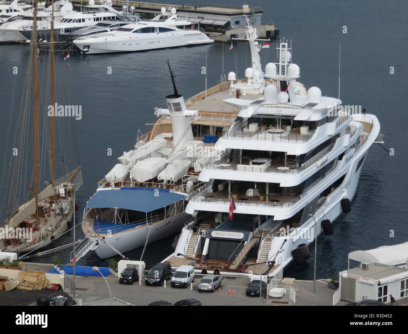 Super rich yacht hi-res stock photography and images - Alamy
