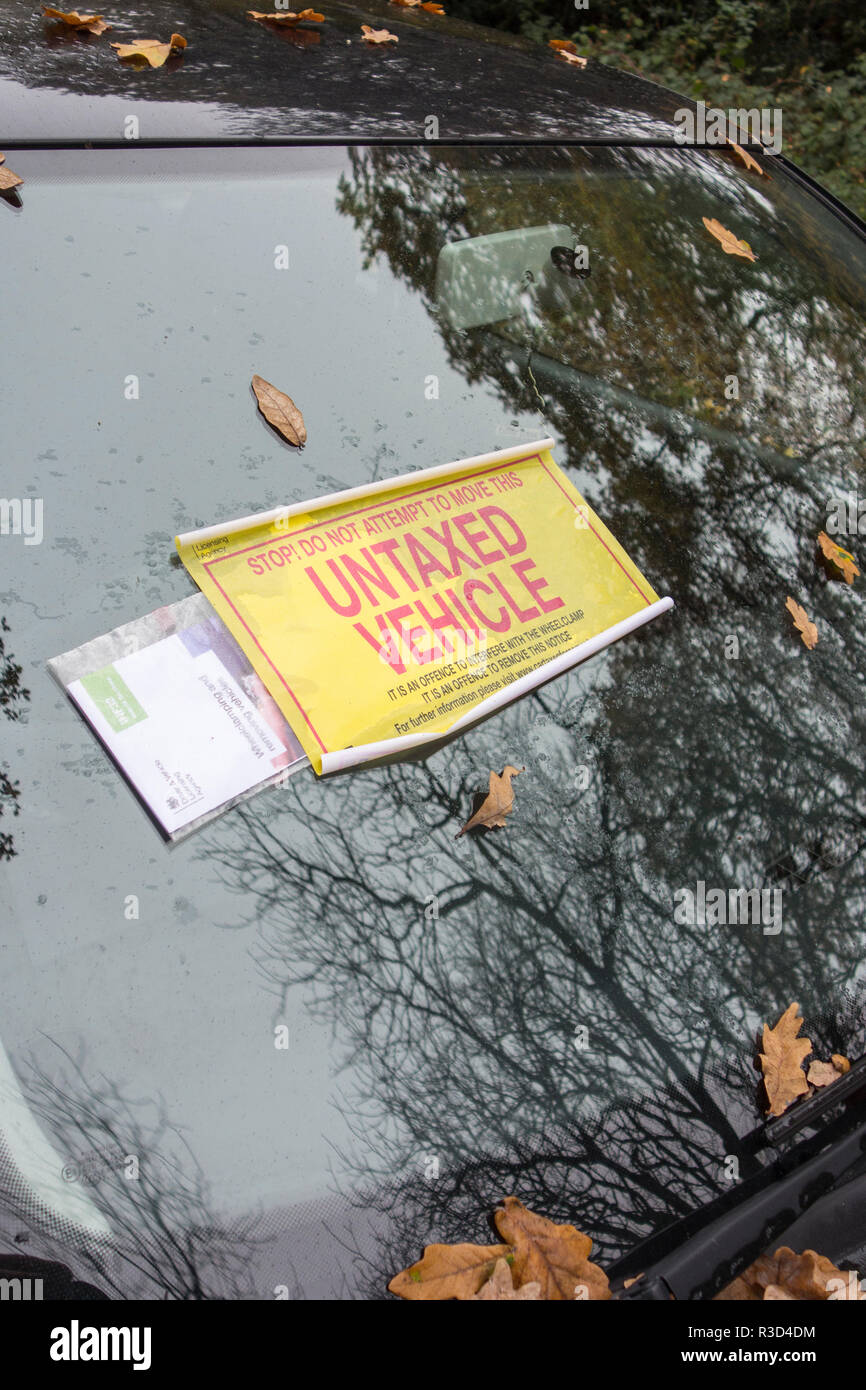 Untaxed vehicle dvla sticker hi-res stock photography and images - Alamy