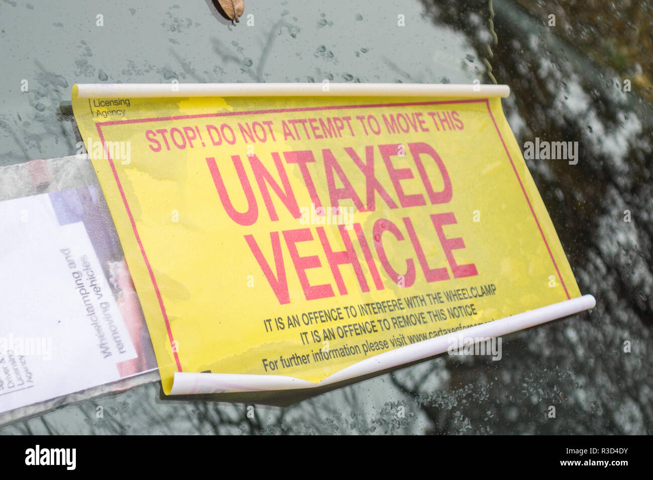 Untaxed vehicle dvla sticker hi-res stock photography and images - Alamy