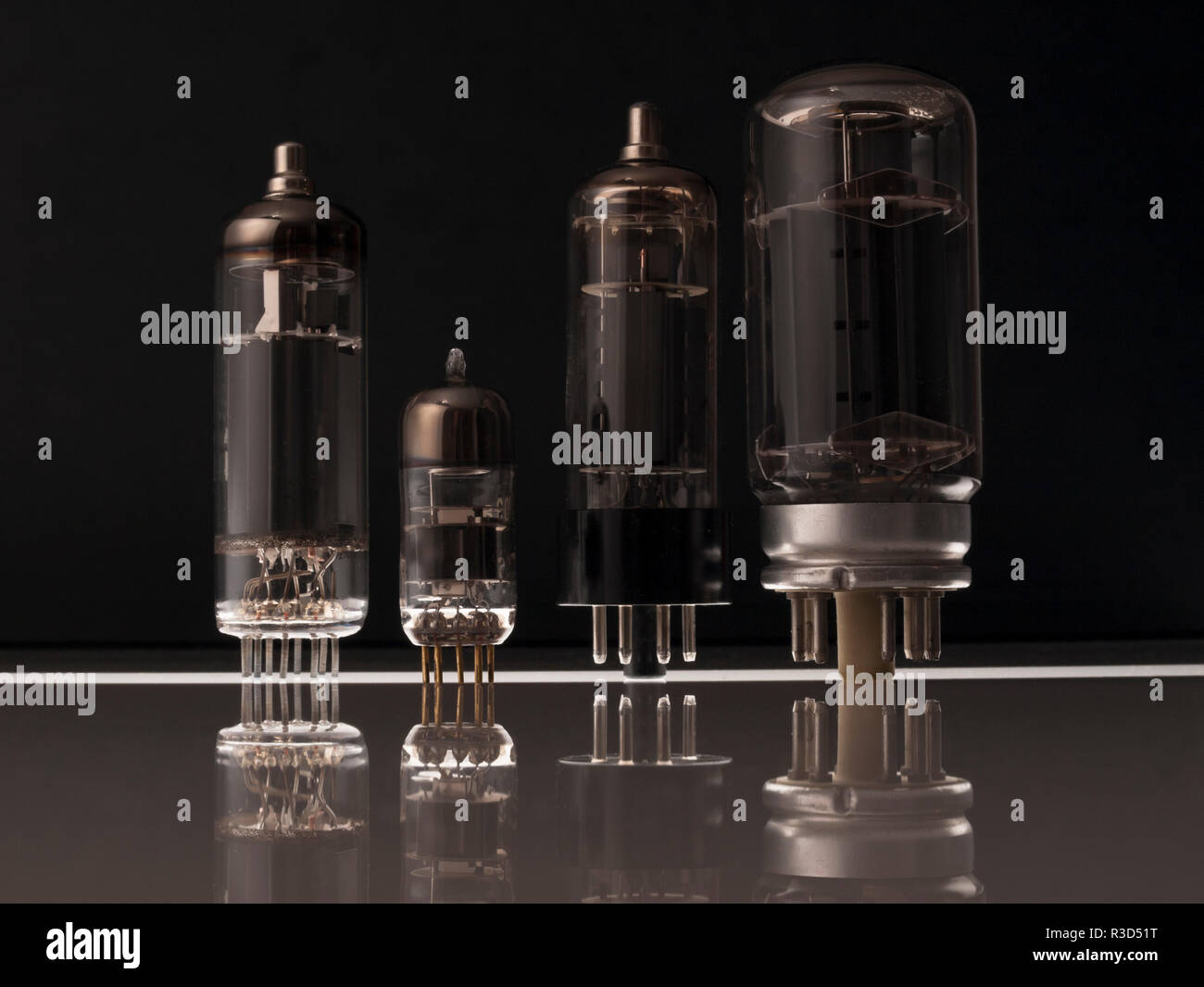 Vacuum tube amplifier hi-res stock photography and images - Alamy