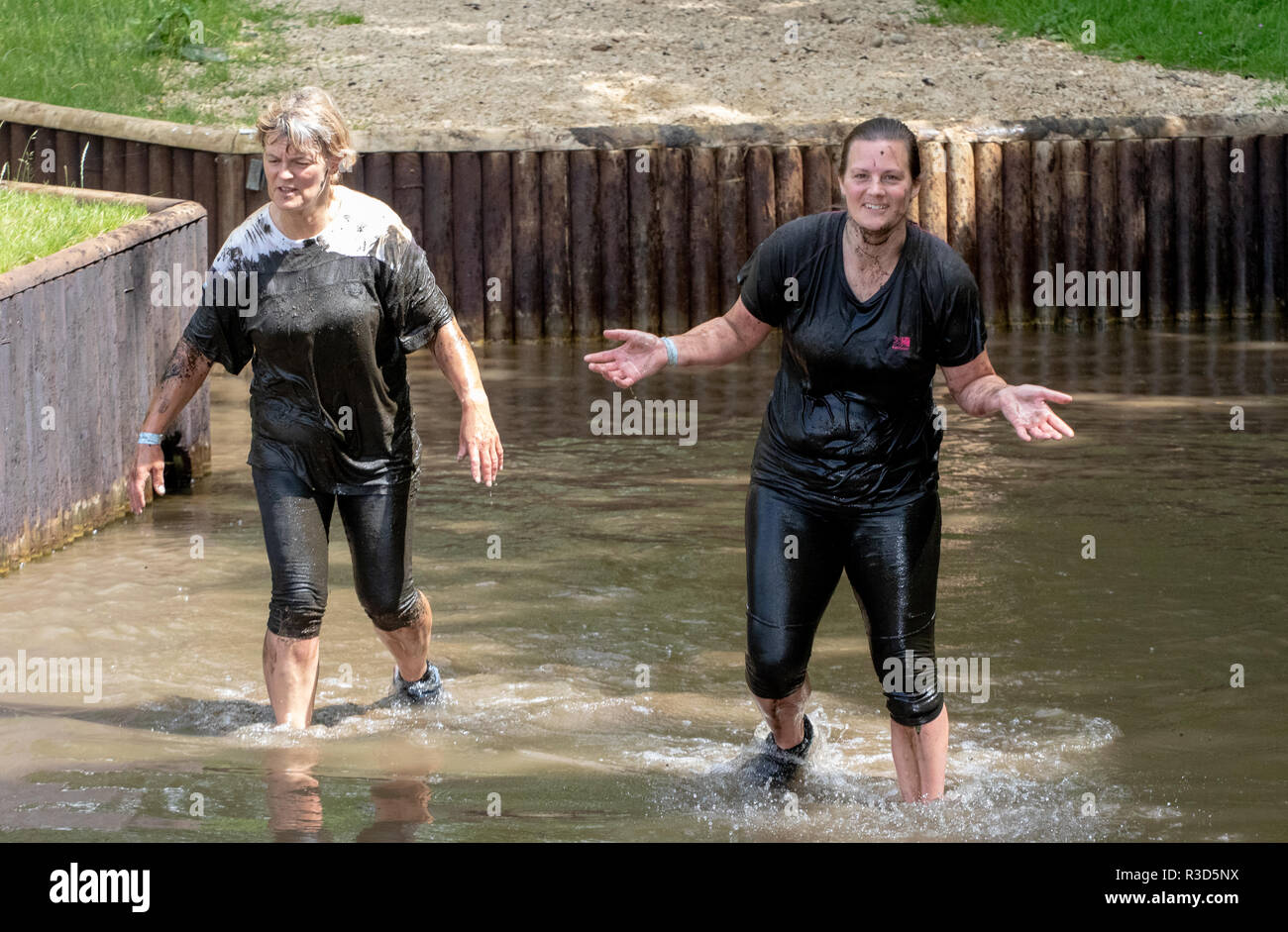 Muddy women hi-res stock photography and images - Alamy