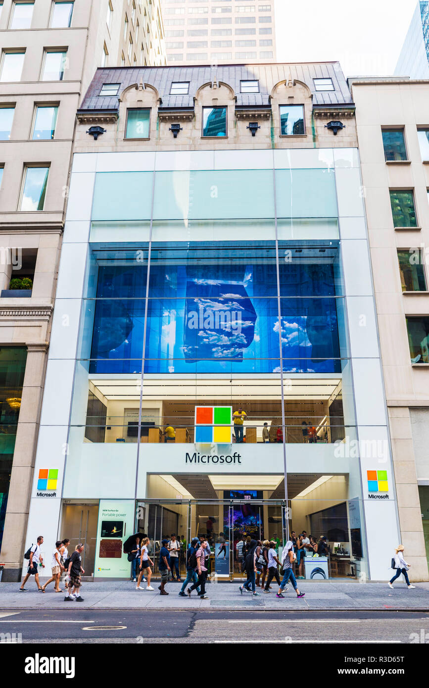 Microsoft xbox 2018 hi-res stock photography and images - Alamy