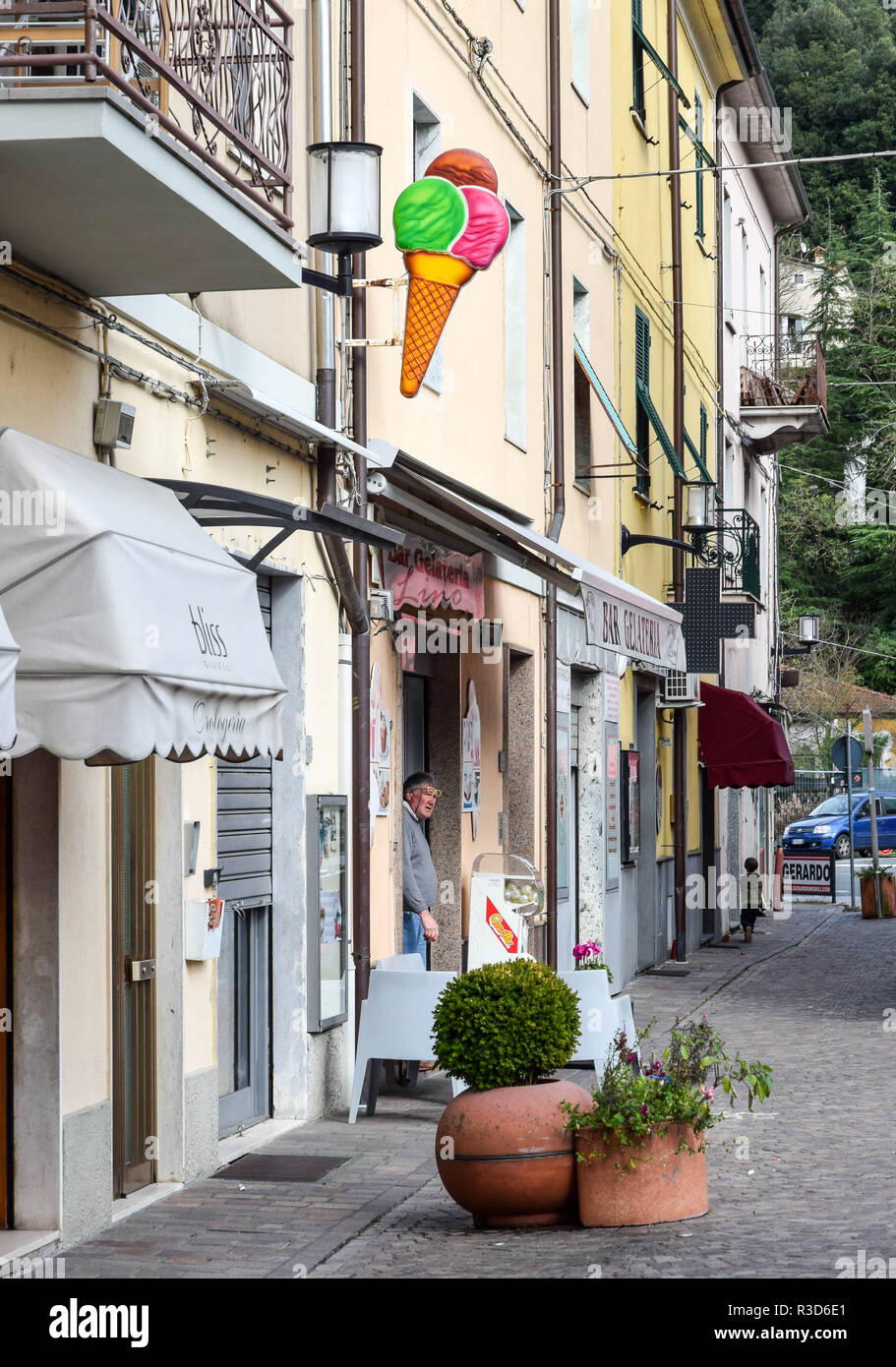 Gelato shop hi-res stock photography and images - Alamy