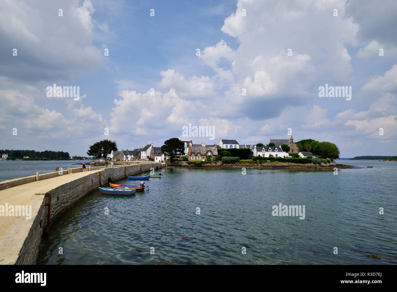 Belz (Brittany, north-western France): little island of Saint-Cado on ...