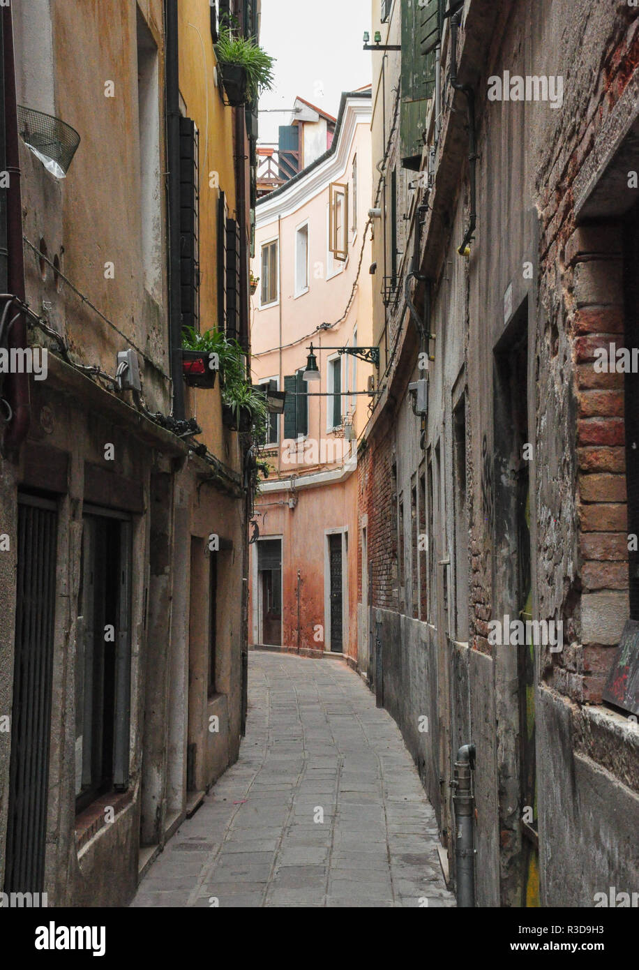 Italy italian backstreet back street hi-res stock photography and ...