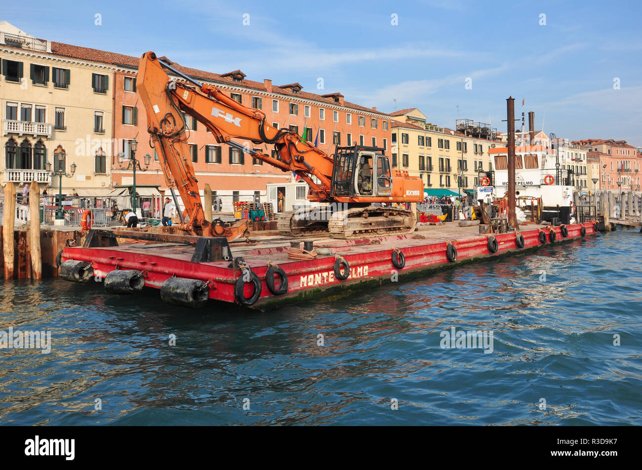 Construction barge hi-res stock photography and images - Alamy