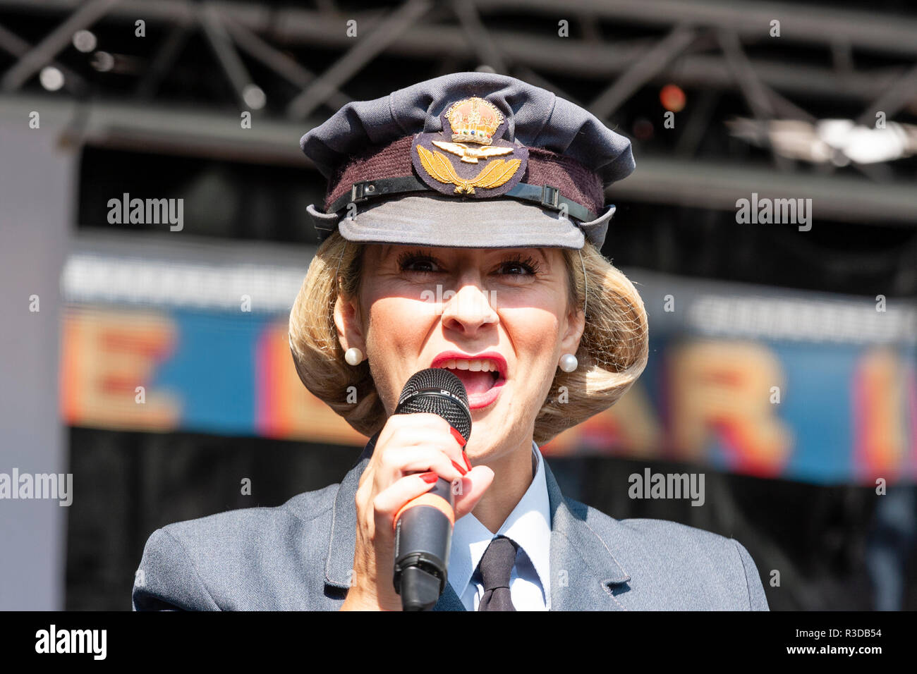 Swingtime sweethearts hi-res stock photography and images - Alamy