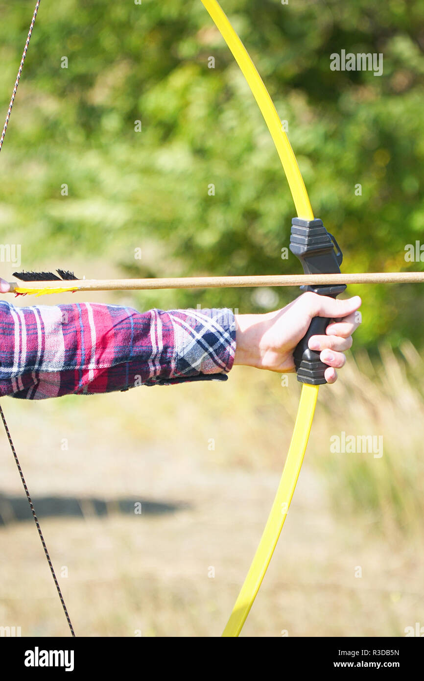 Hand holds archery and arrow Stock Photo - Alamy