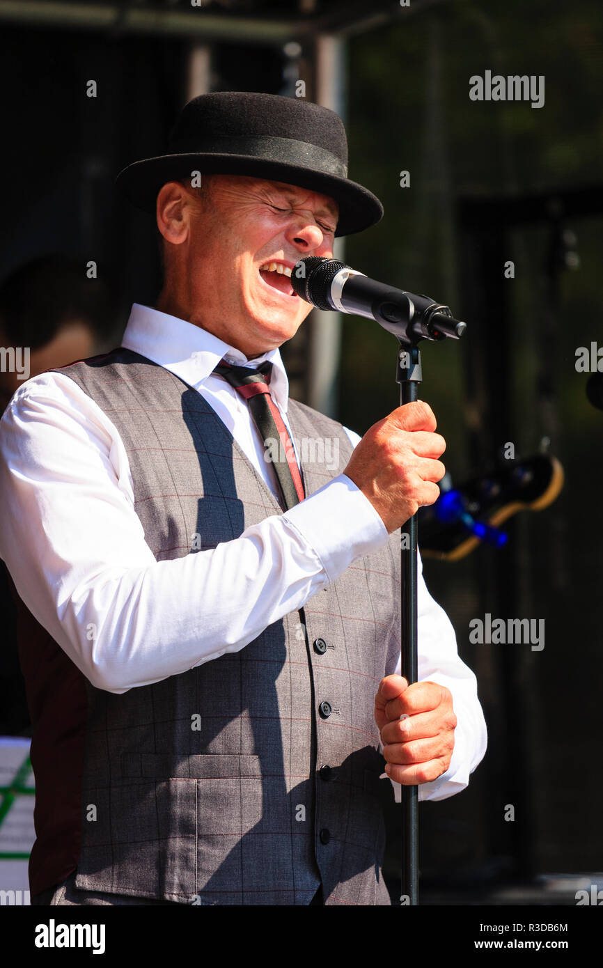 Lead male vocalist hi-res stock photography and images - Alamy