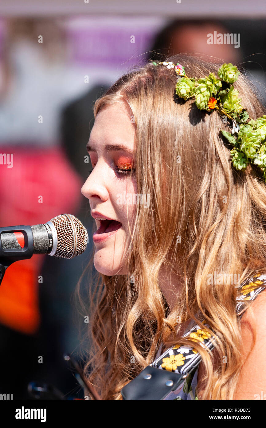 Pretty young female blonde singer hi-res stock photography and images ...