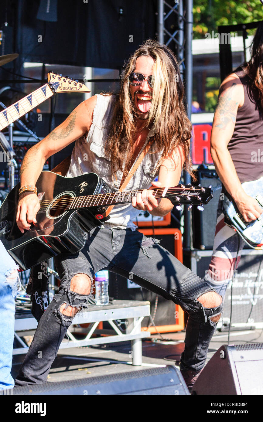 Rock band stage hi-res stock photography and images - Alamy