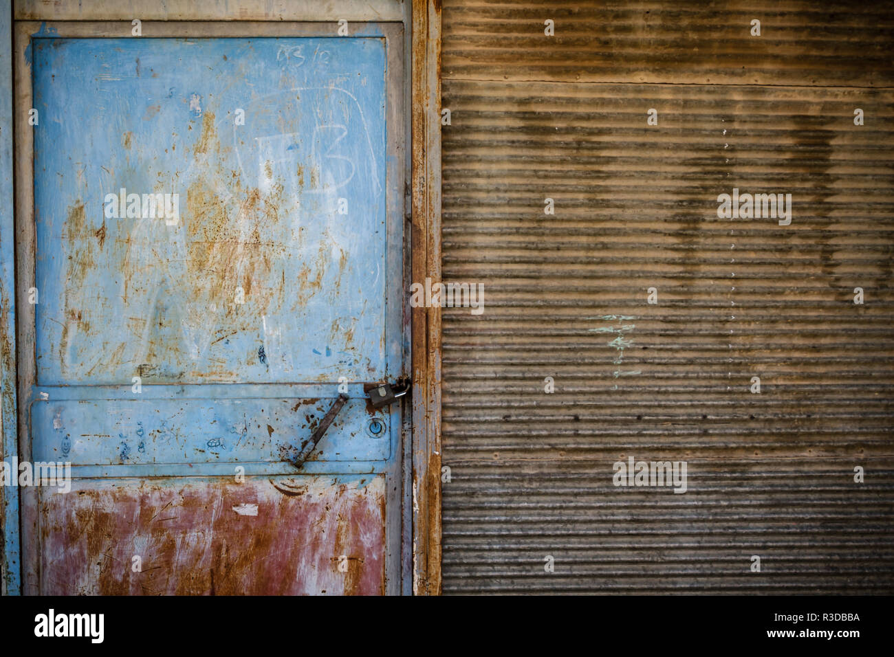 Muddy old gray metal texture hi-res stock photography and images - Alamy