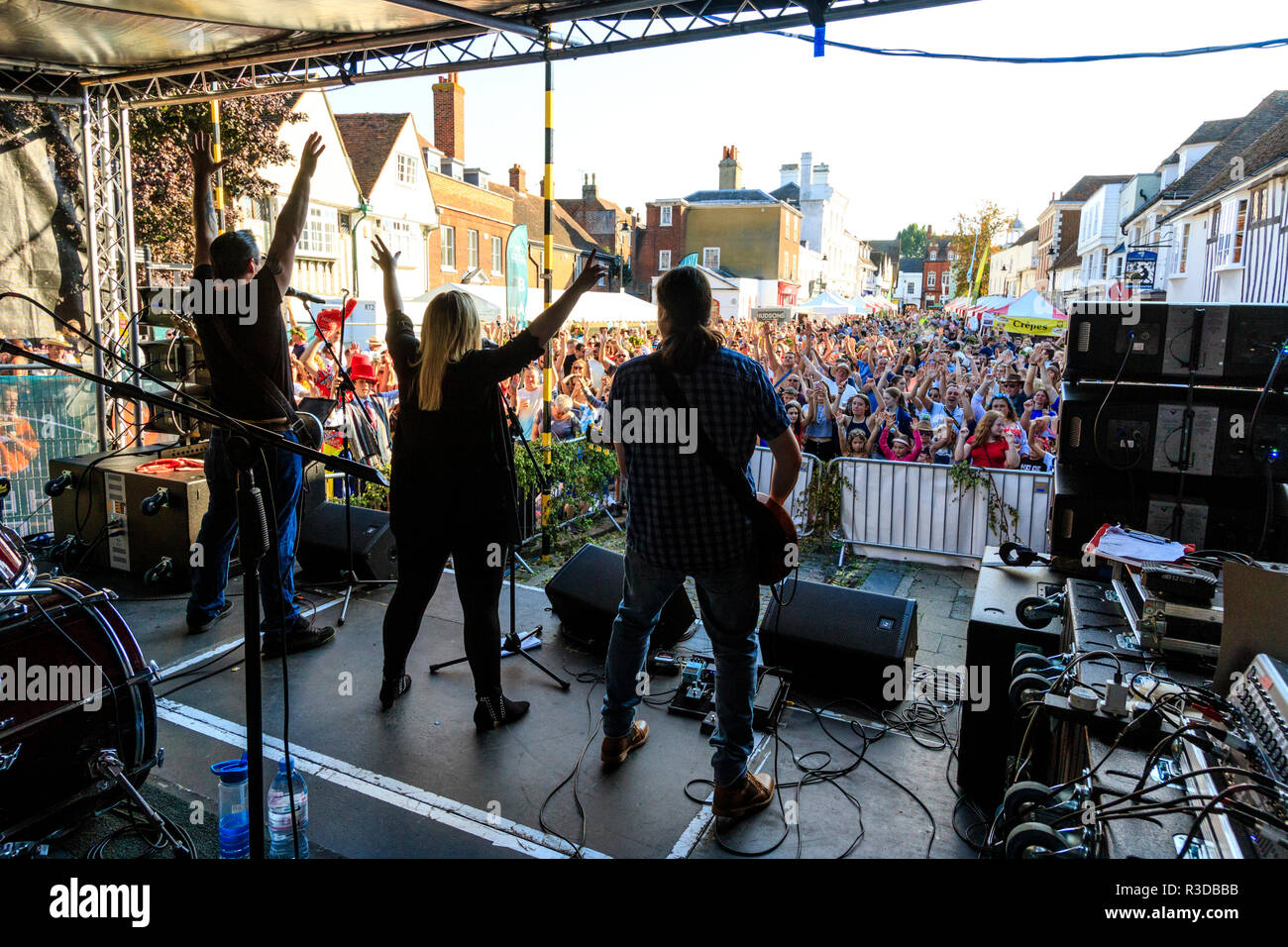 Concert Stage Audience Stock Photos & Concert Stage Audience Stock ...