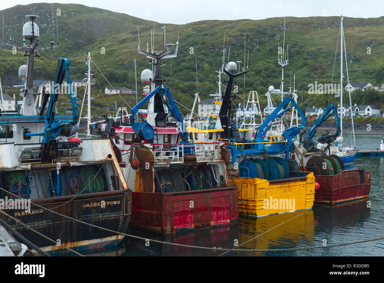 Fishing trawlers scotland hi-res stock photography and images - Alamy