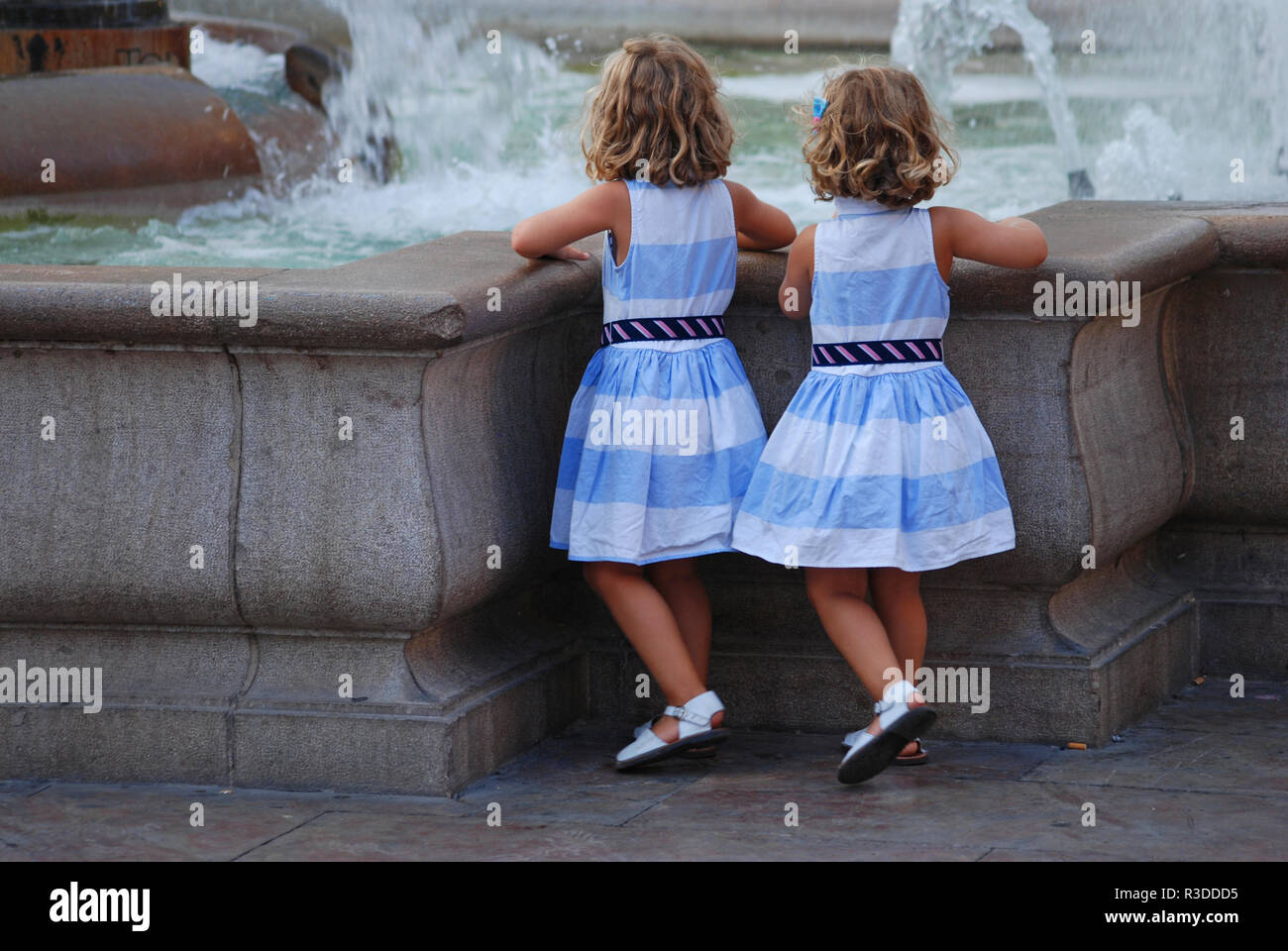 Identical twins kids hi-res stock photography and images - Alamy