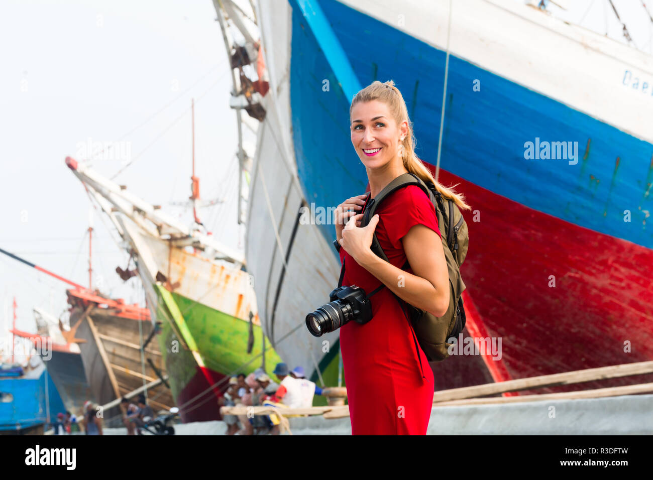 Woman sunda kelapa jakarta indonesia hi-res stock photography and ...