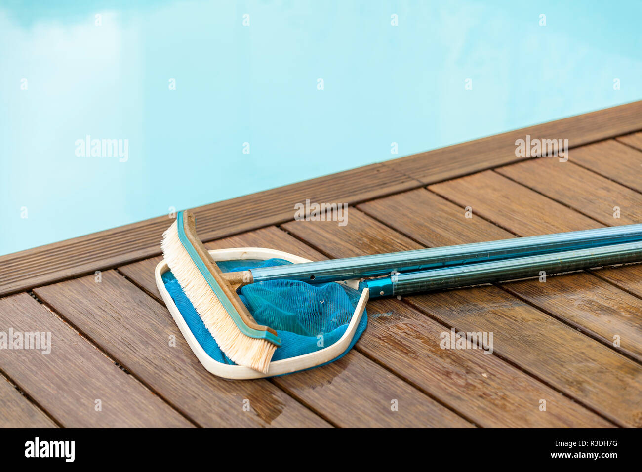 cleaner for pool swimming pool swimming pool at the edge of a basin ...