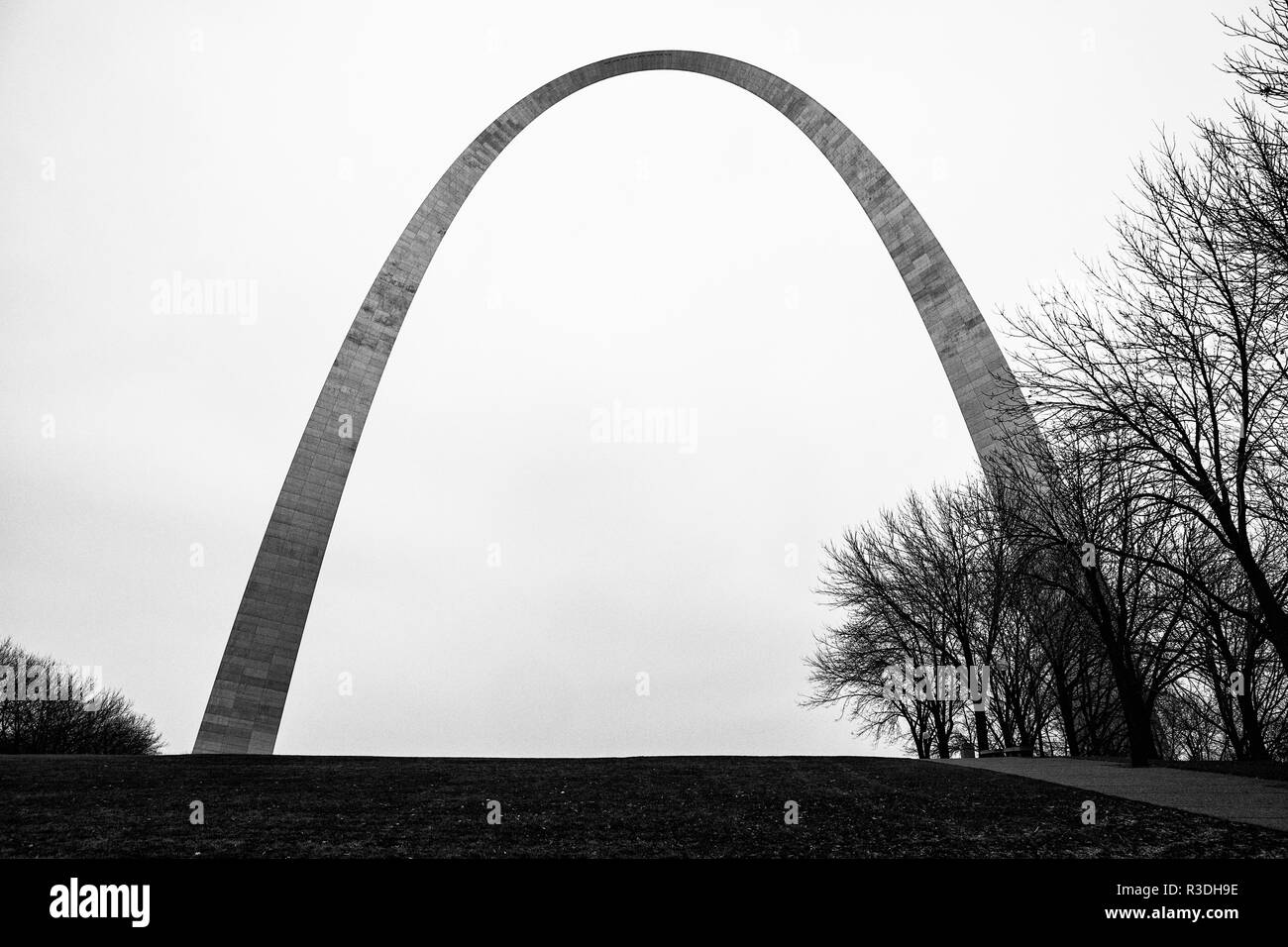 The Gateway Arch, a 630-foot (192 m) monument in St. Louis, Missouri ...
