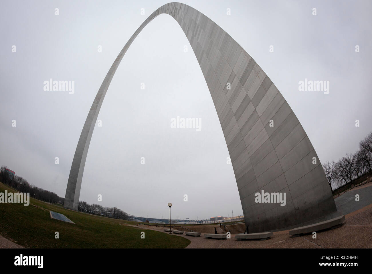 The Gateway Arch, a 630-foot (192 m) monument in St. Louis, Missouri ...
