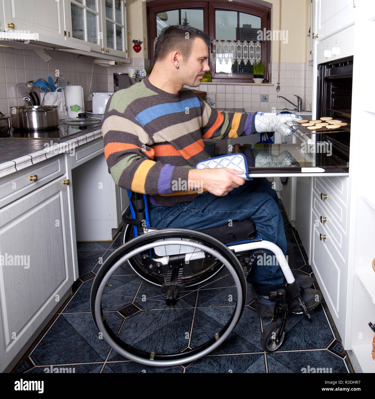 Disability cooking support hi-res stock photography and images - Alamy