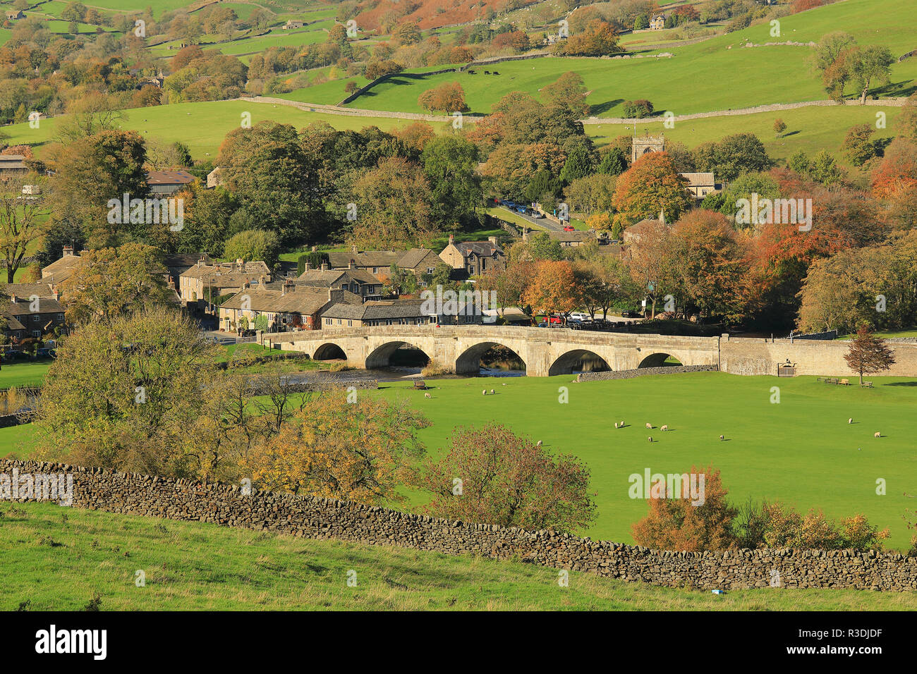 The picturesque village of Burnsall in Upper-Wharfedale, Yorkshire ...