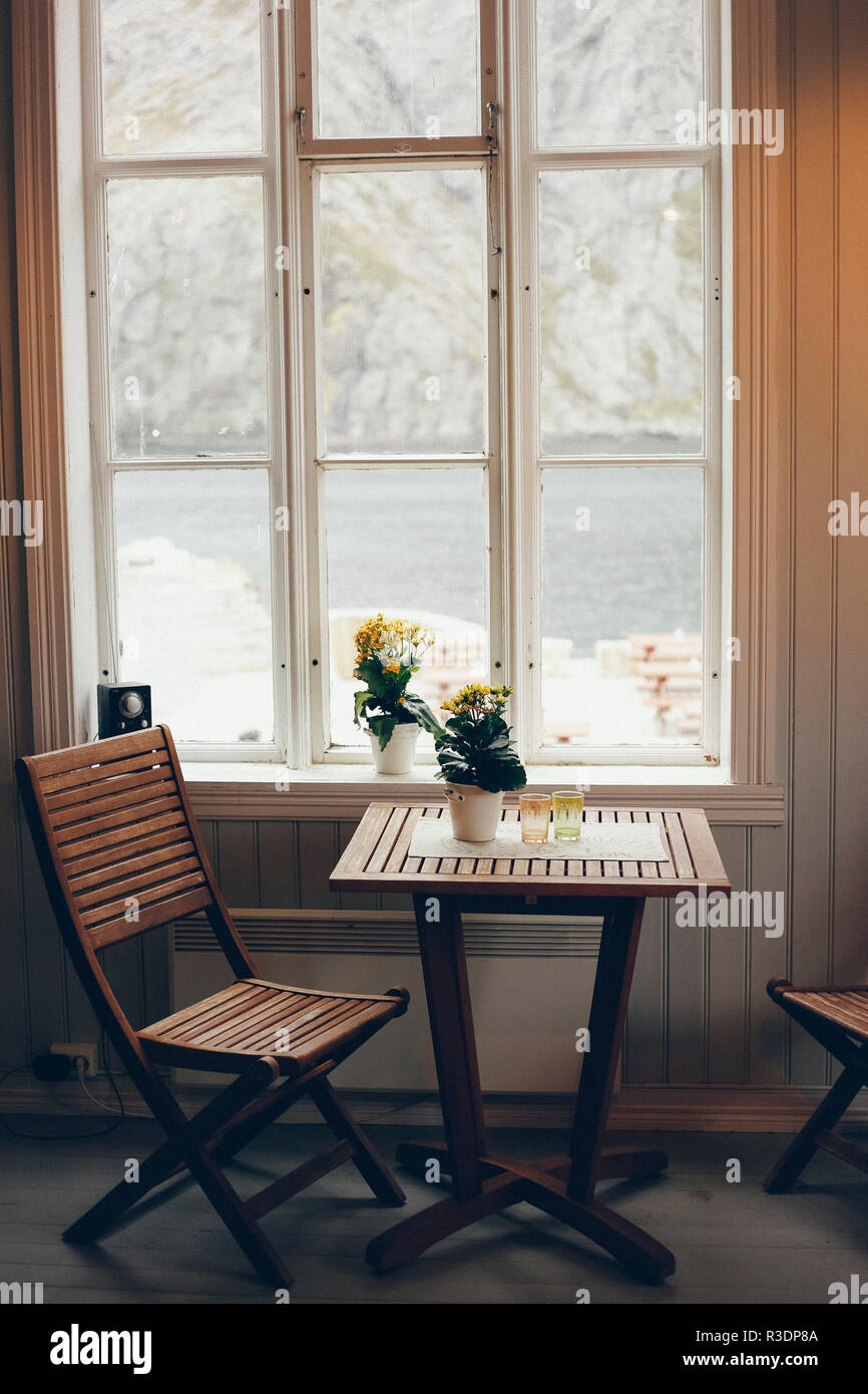 Cashier stuff hi-res stock photography and images - Alamy